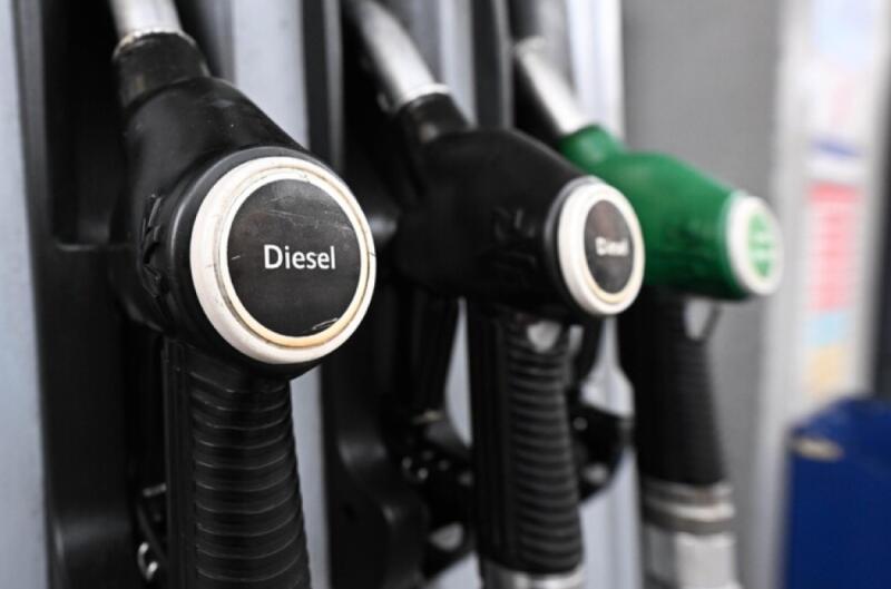 Diesel a 20 centesimi e code di clienti. Miracolo? No, una virgola ...